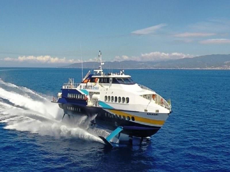 Panico tra le onde: aliscafo in avaria con 200 passeggeri a bordo