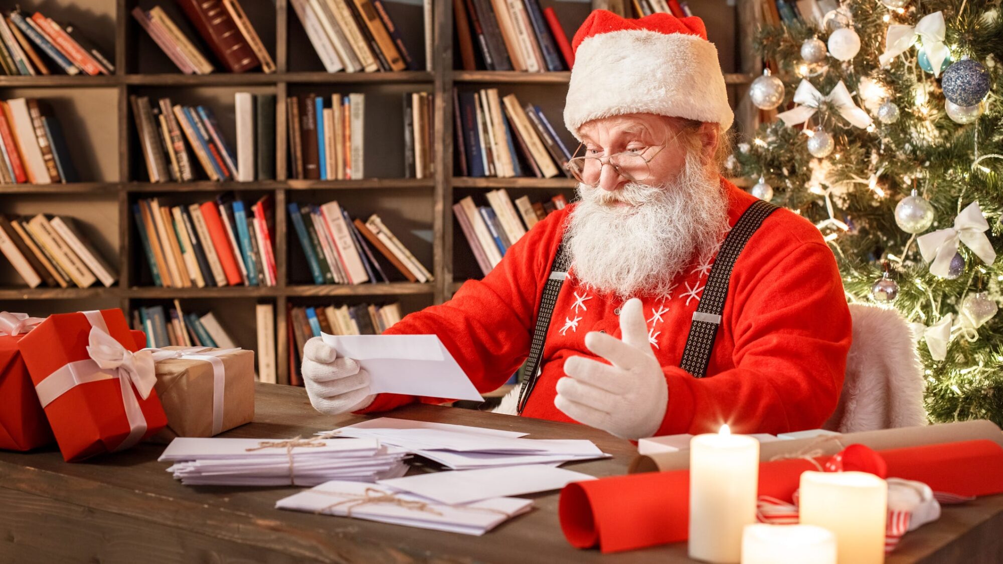 Babbo Natale, icona per i più piccini: dal rosso dell'abito alle ...